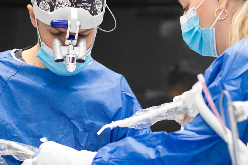 Plastic microsurgery of the gums - Salvus